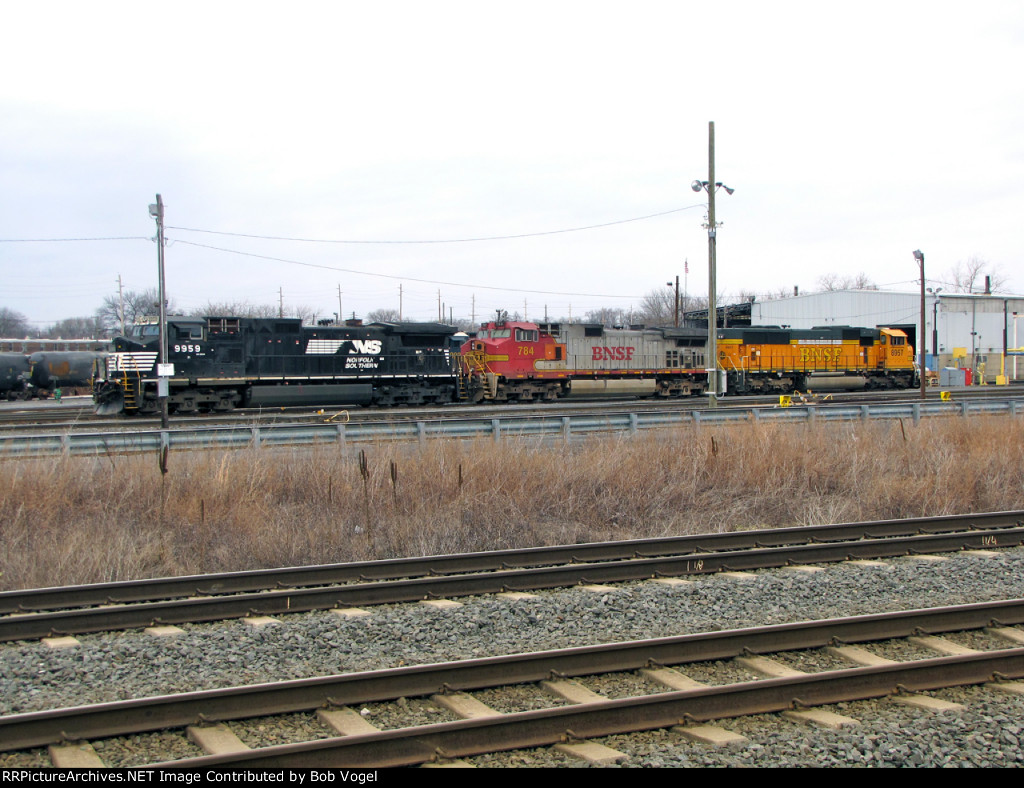 NS 9959; BNSF 784 and 8957